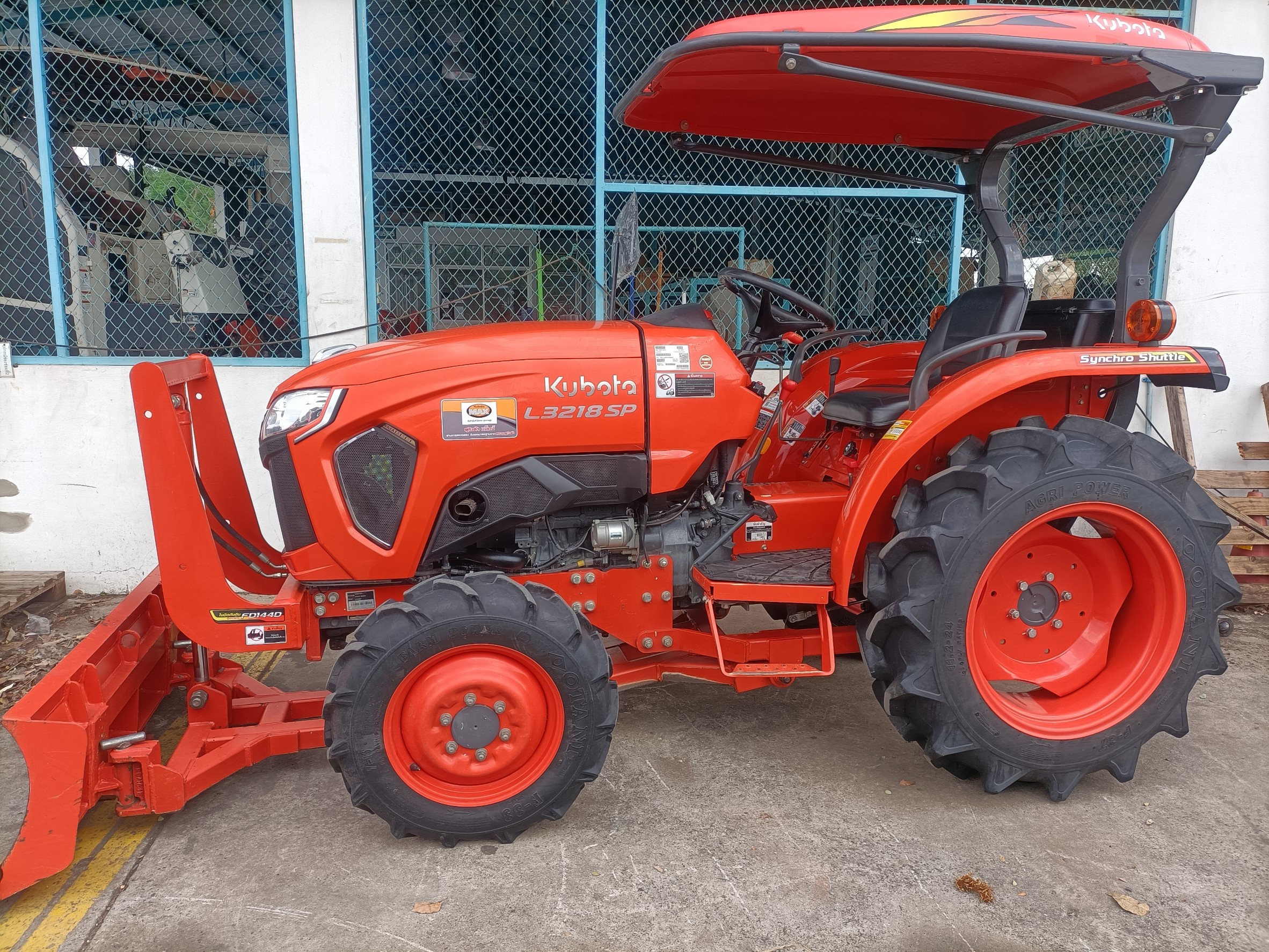 รถมือสอง คูโบต้าแม็กซ์ รุ่น L3218SP พร้อมใบมีดดันดินFD144E - กลุ่มบริษัทสยามยนต์