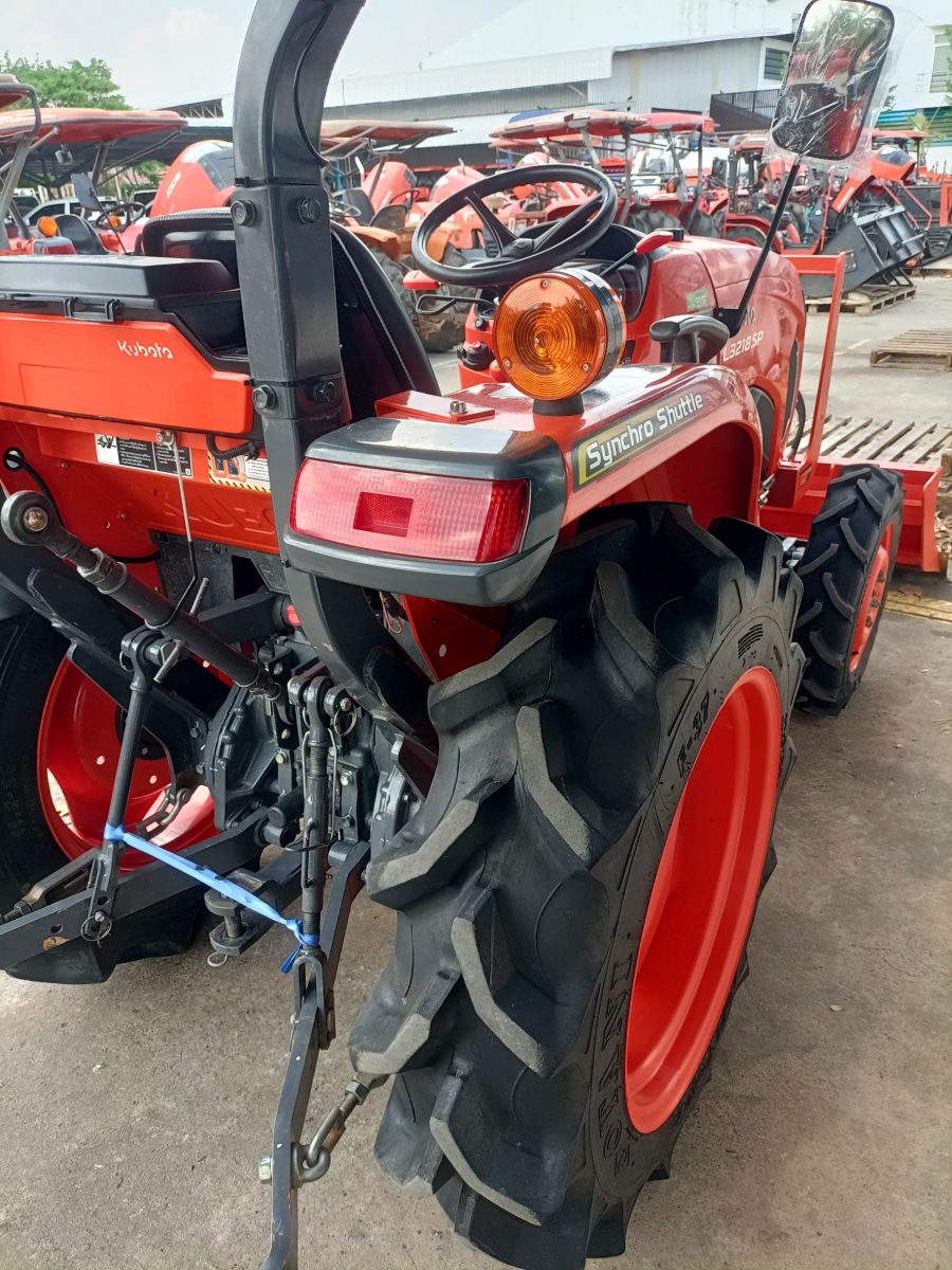 รถมือสอง คูโบต้าแม็กซ์ รุ่น L3218SP พร้อมใบมีดดันดินFD144E - กลุ่มบริษัทสยามยนต์