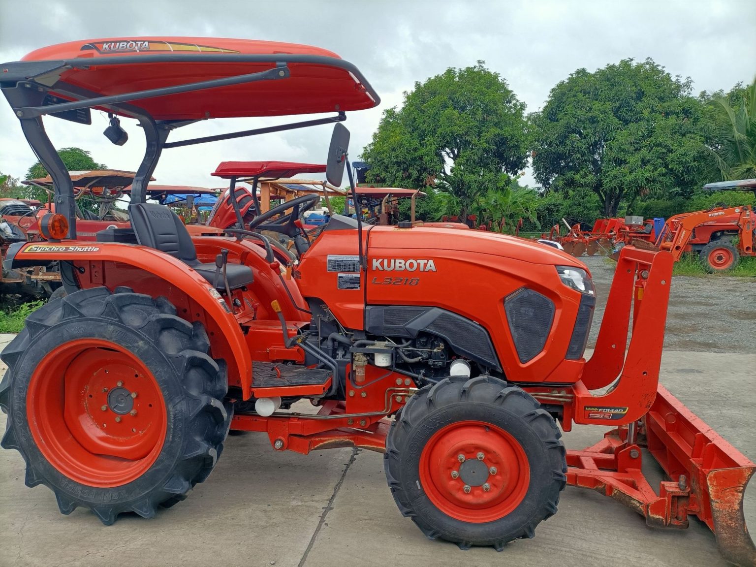 รถมือสอง คูโบต้าแม็กซ์ รุ่น L3218 พร้อมใบมีดดันดิน FD144D - กลุ่มบริษัทสยามยนต์